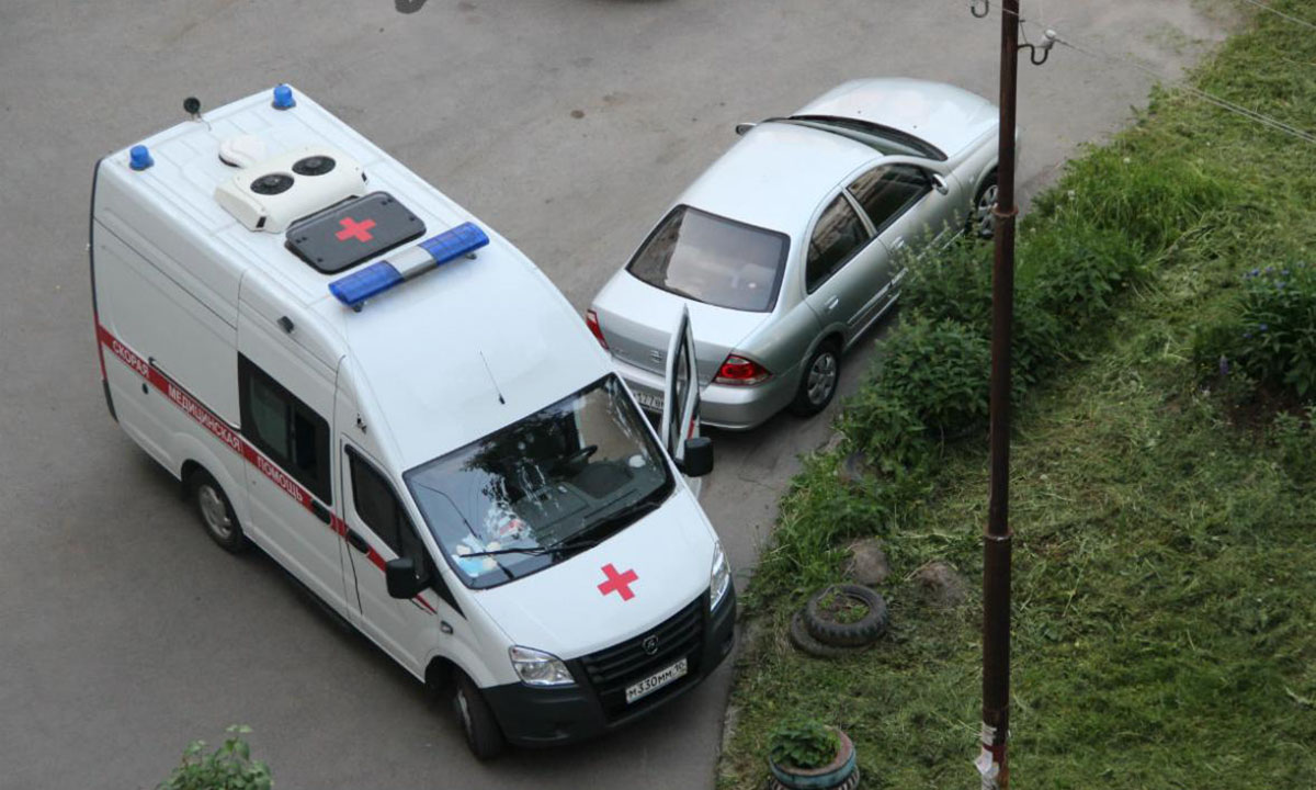 Житель Карелии переломал приятелю ребра из-за девушки